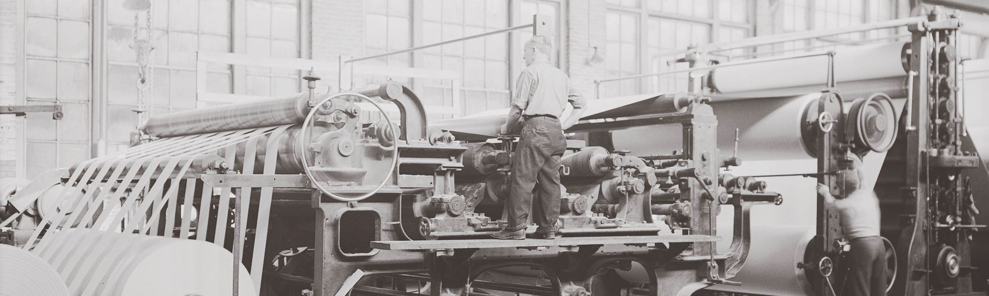 40 years of electronic paper: from prototype to a digital signage ...